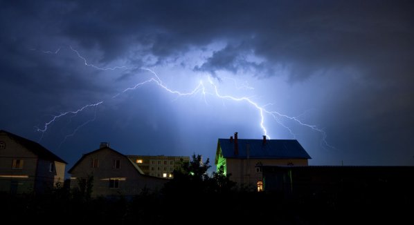 Millainen on hyvä ukkosenjohdatin? - www.sahkoviesti.fi